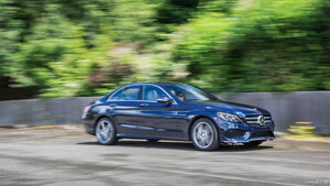 2015 Mercedes-Benz C-Class (US-Spec) | Caricos.com